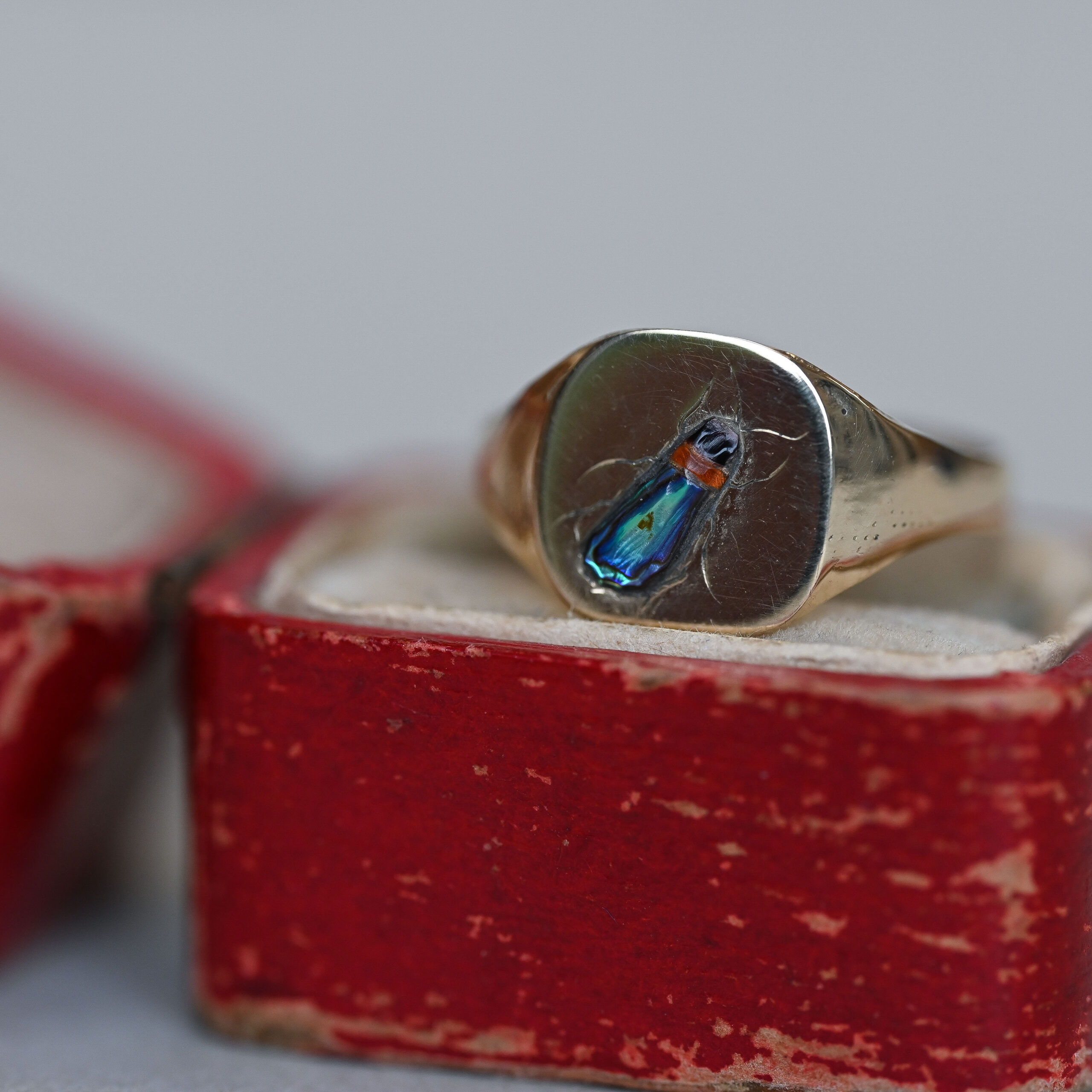 Vintage 9ct gold Shibamaya bug ring, c.1940s - Vintique Jewellery